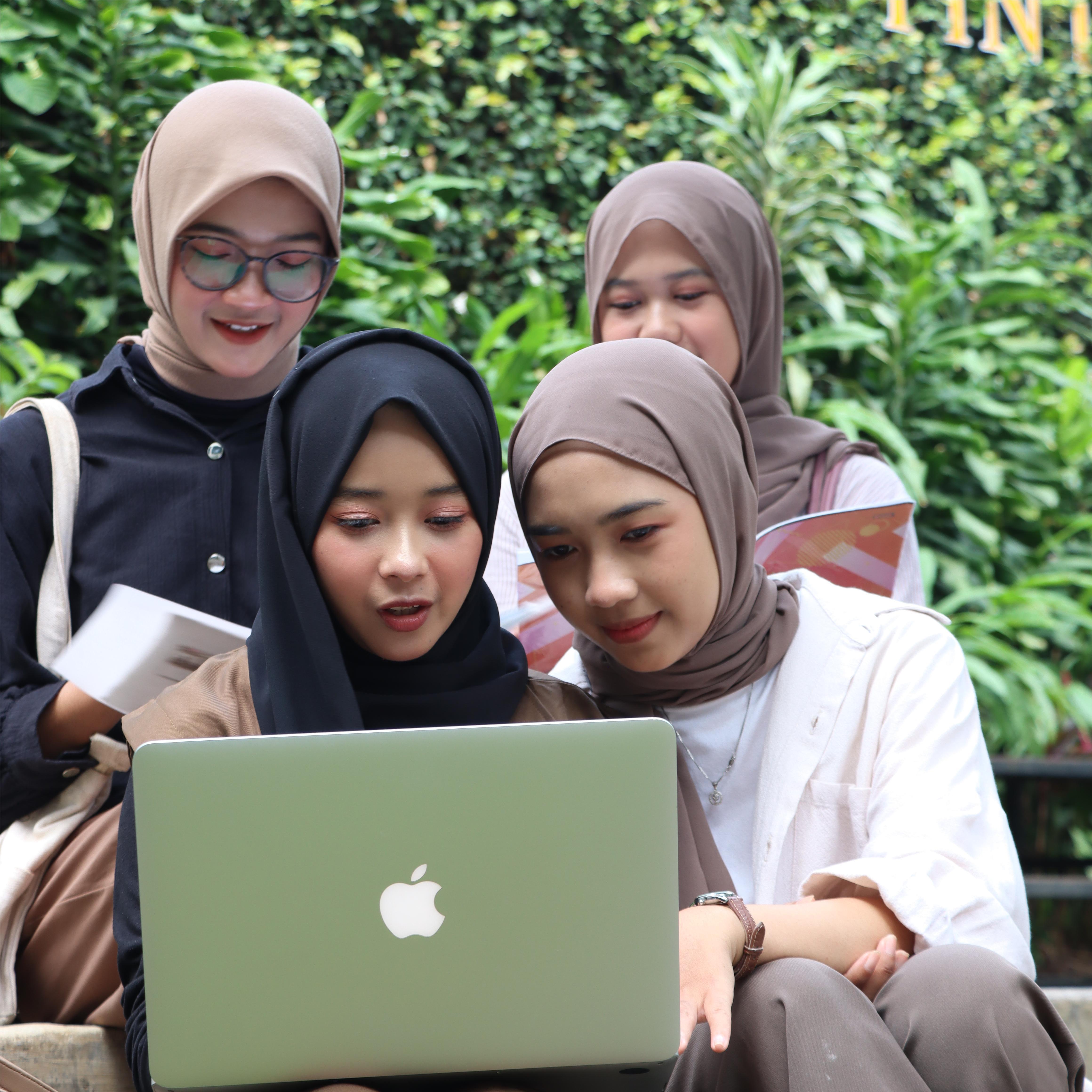 Berita - Kenapa Kuliah Masih Penting di Era Digital? - Masoem University