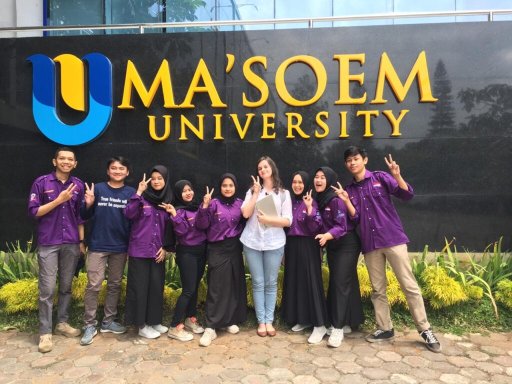 Mengenal Profesi Translator atau Penerjemah – Masoem University