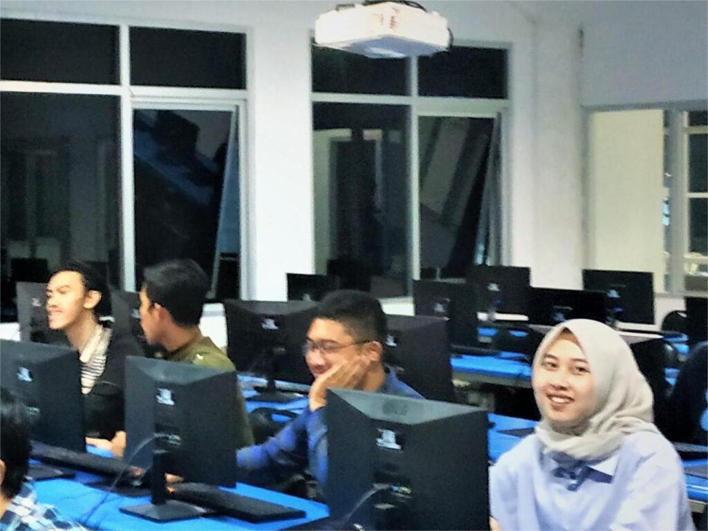 Butuh Kelas Malam atau Kuliah Weekend? Kampus Ini Sediakan Program ...