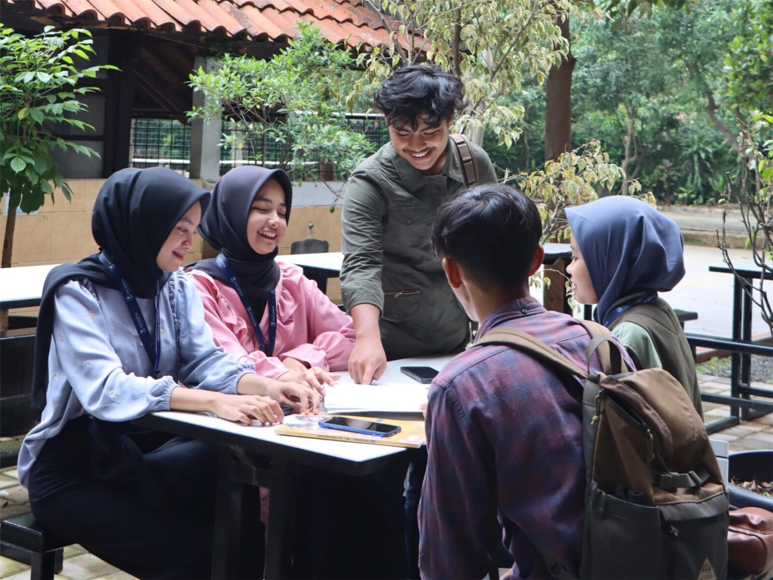 Perbedaan MySQL, PostgreSQL, dan MongoDB, Panduan Memilih untuk Proyek ...